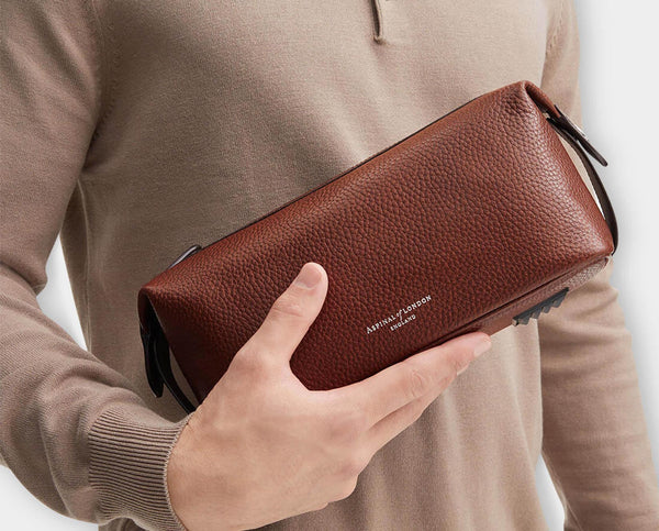 Reporter Washbag - Tobacco Grain – Gentlemans Journal Shop